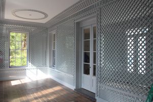 Custom treillage with mirror - Accents of France