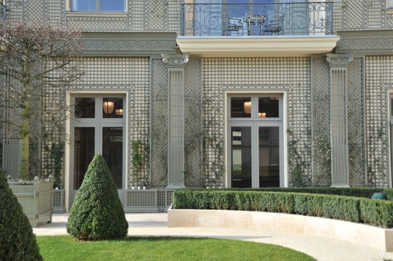 Custom facade treillage in courtyard Hotel Ritz Paris - Accents of France