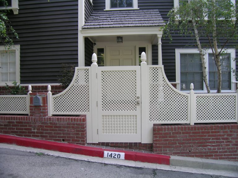 White Wood Entry Gate - Accents of France