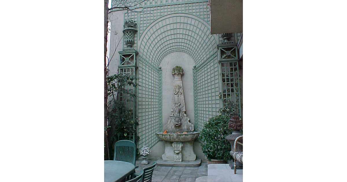Custom treillage perspective with fountain custom - Accents of France